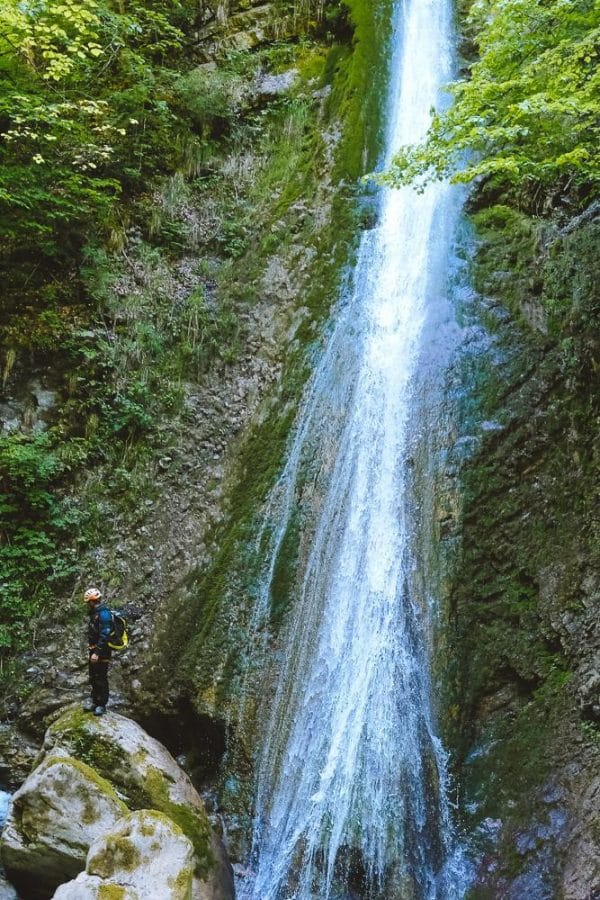 Explorez le Canyoning à Annecy avec Nos Guides Experts